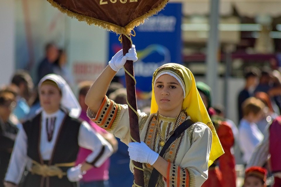 Girl Costume Traditional - Free photo on Pixabay