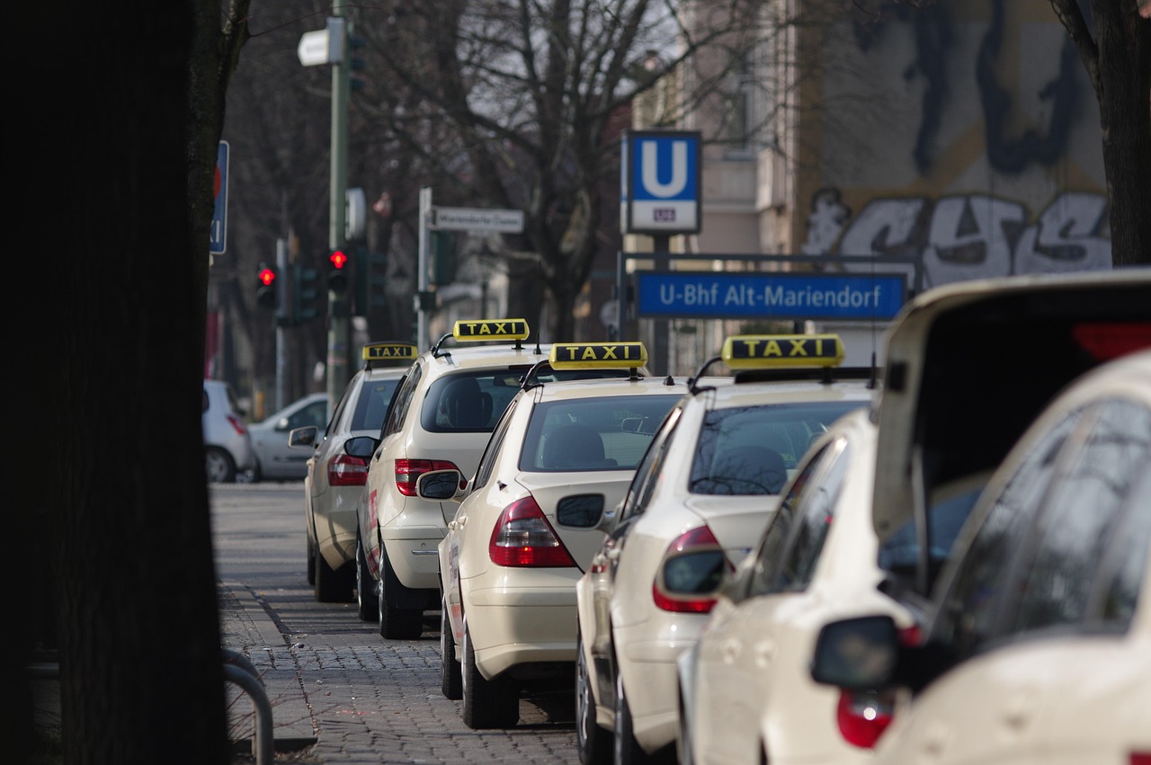 1,000+ Free Taxi Rank & Taxi Photos - Pixabay
