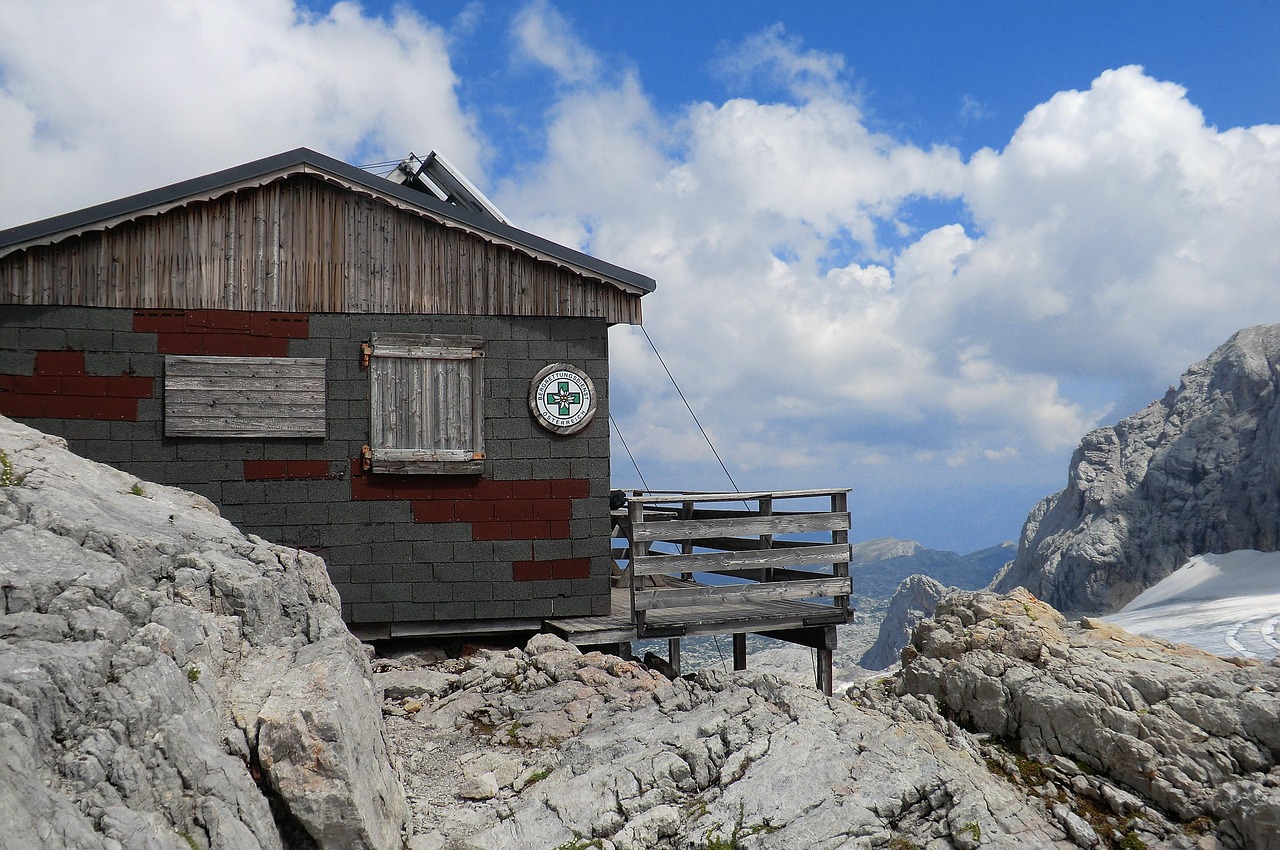 Mountain Hut Rescue Help - Free photo on Pixabay