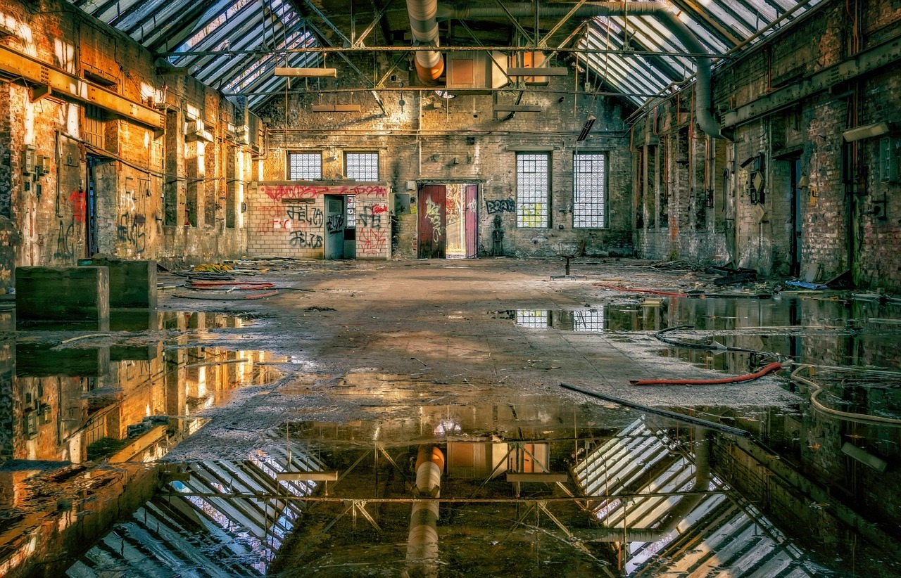 Dentro Do Armazem Abandonado Era Um Armazém Abandonado E Devoluto.