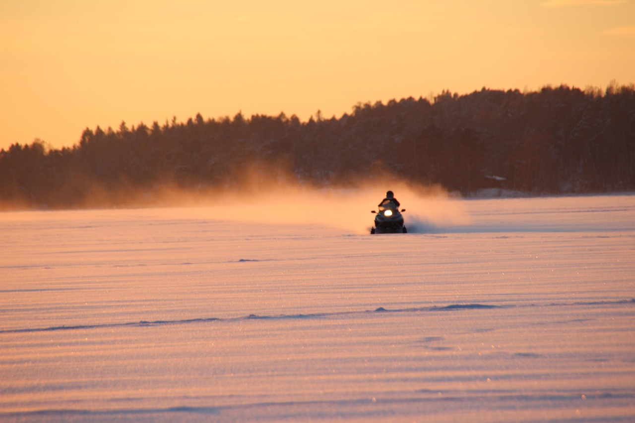 100+ Free Snowmobilers & Snowmobile Images - Pixabay