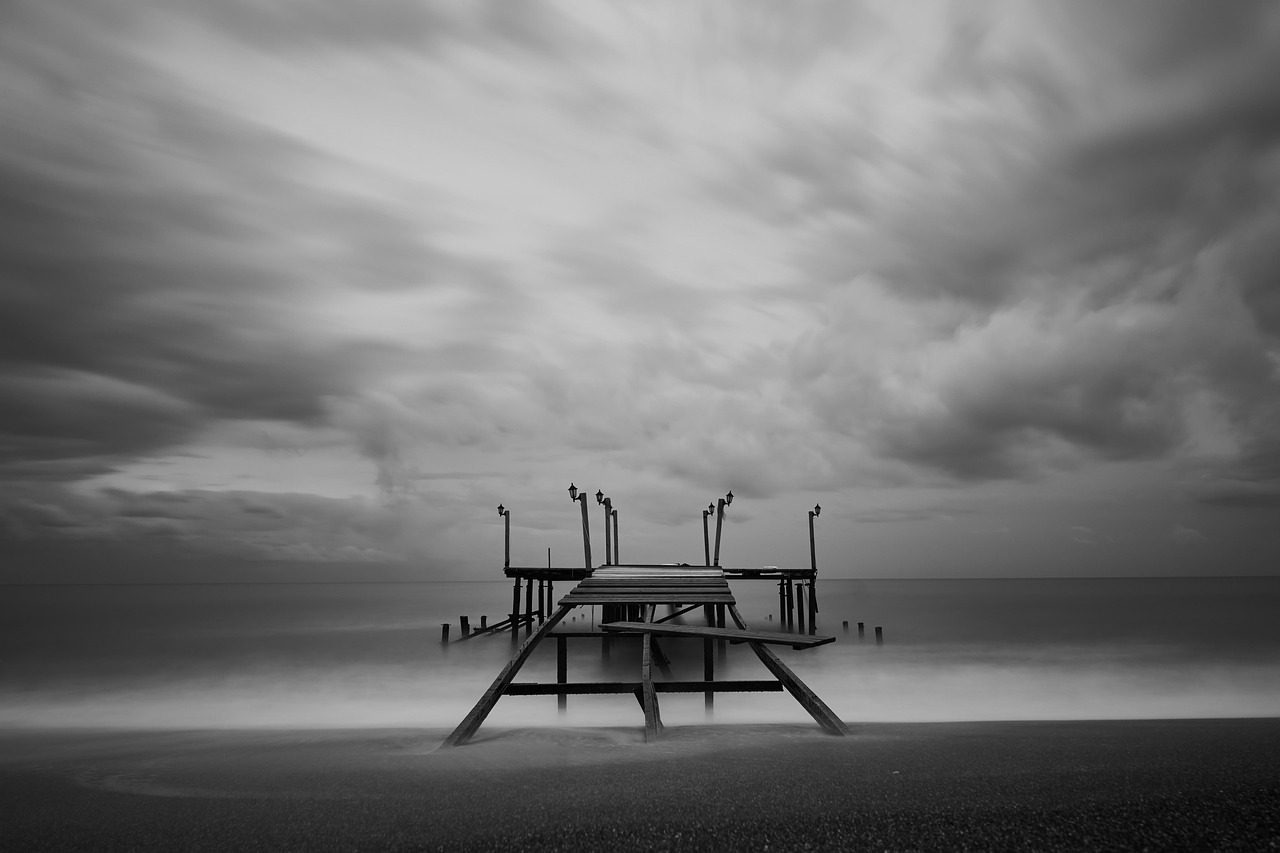 Muelle Blanco Negro Mar - Foto gratis en Pixabay - Pixabay