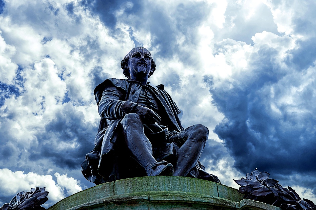 Shakespeare Statue Blue Cloudy Sky - Free photo on Pixabay - Pixabay
