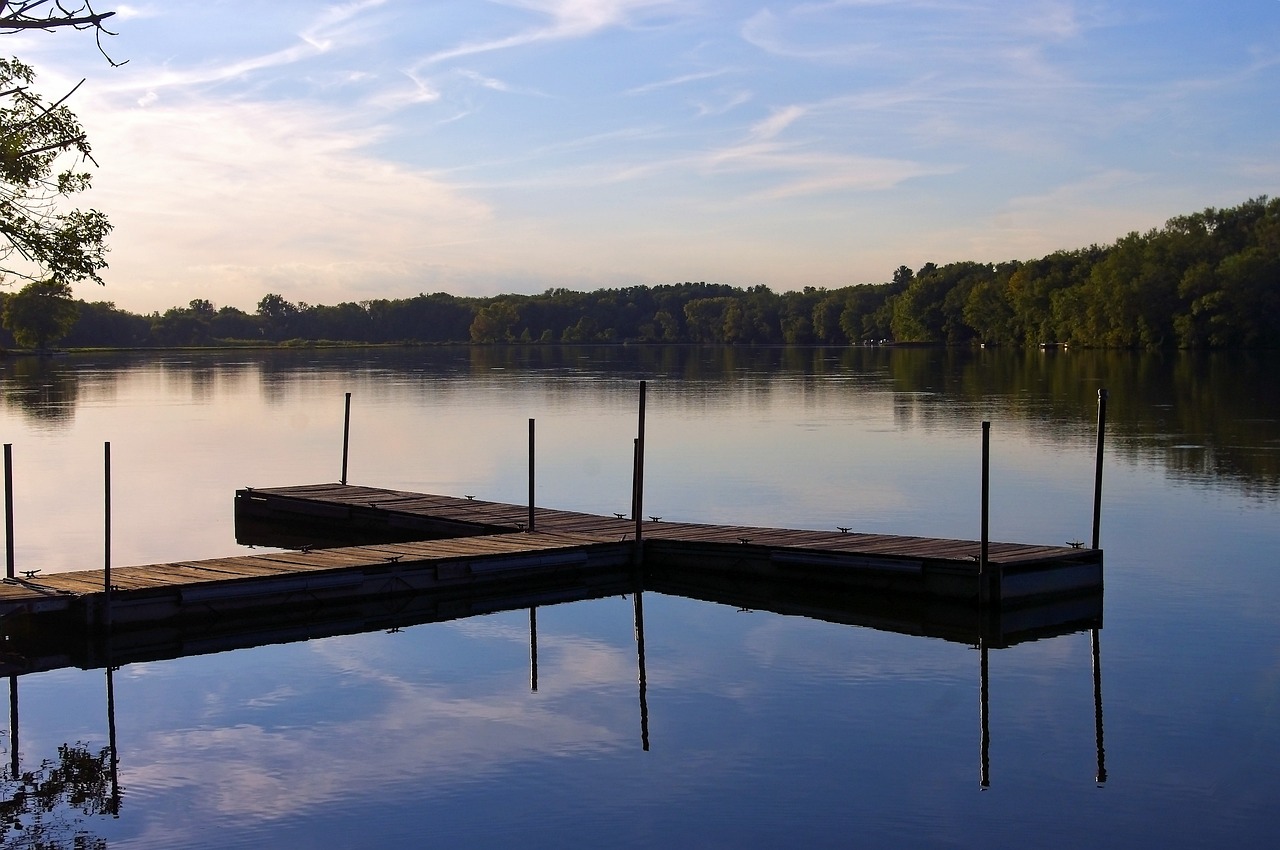 90,000+ Free Beeds Lake Iowa & Lake Images - Pixabay