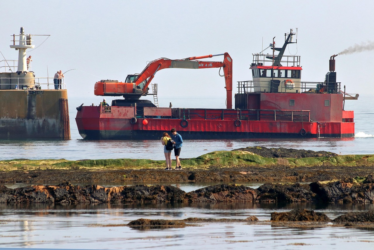 70+ Free Dredging & Dredge Images - Pixabay