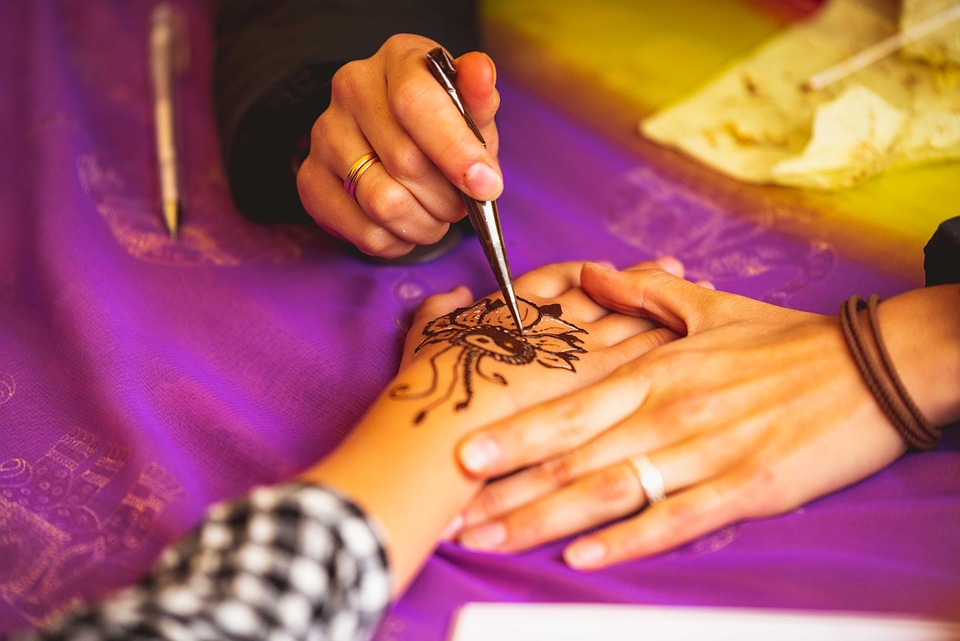 Hand Painting Hena Woman - Free photo on Pixabay