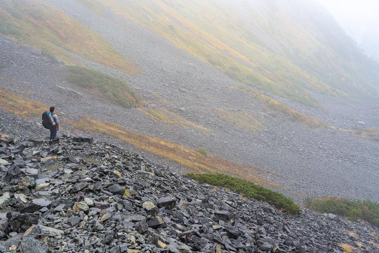Mountain Climbing Autumn Fog 涸沢 - Free photo on Pixabay
