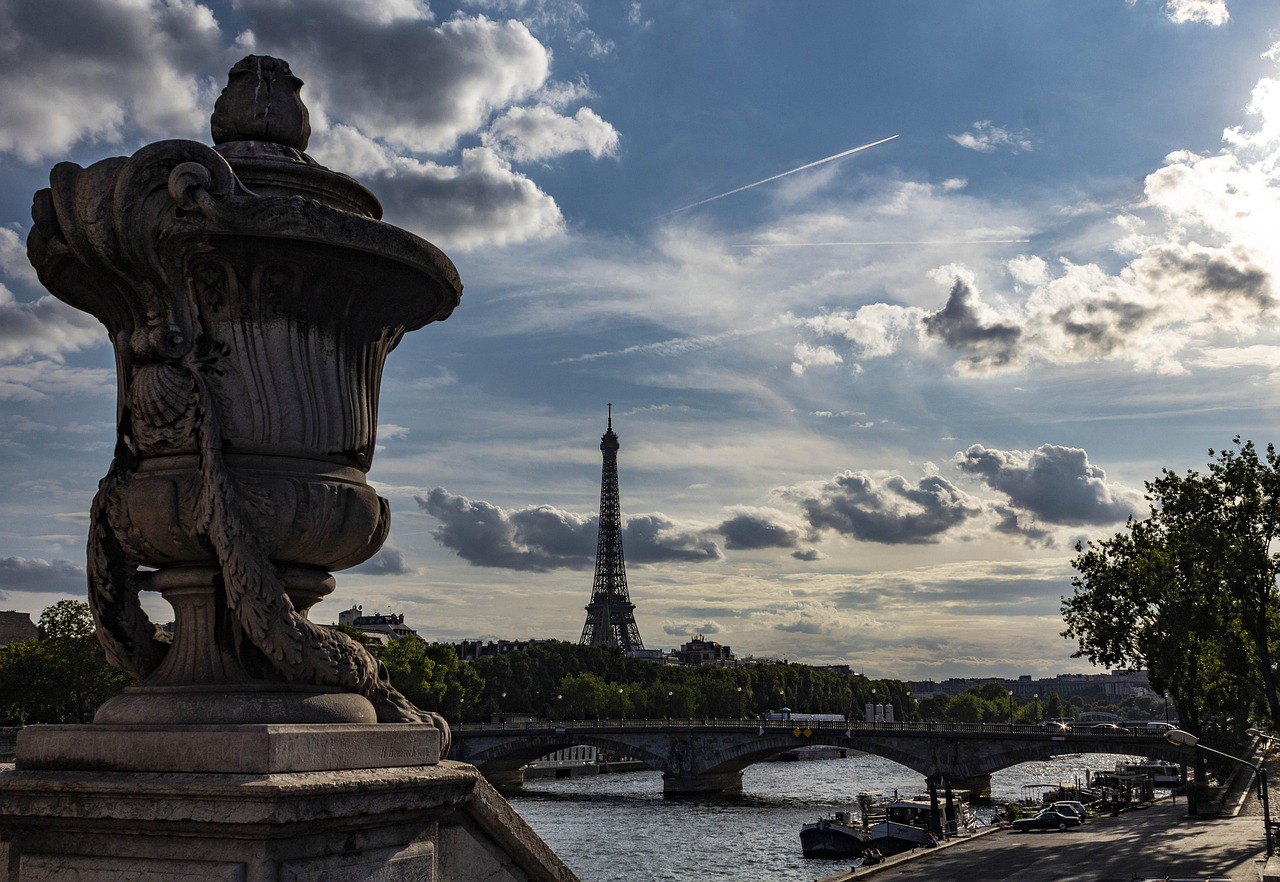 Paris Cafe Túr Eiffel