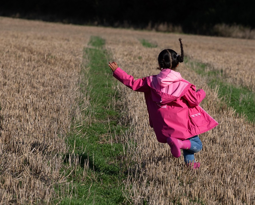 Niño Corriendo En El Parque - Foto gratis en Pixabay - Pixabay
