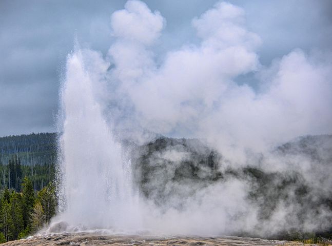 40+ Free Old Faithful Geyser & Geyser Images