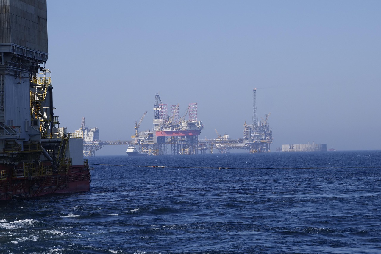 100+ Free Oil Rig & Oil Images - Pixabay