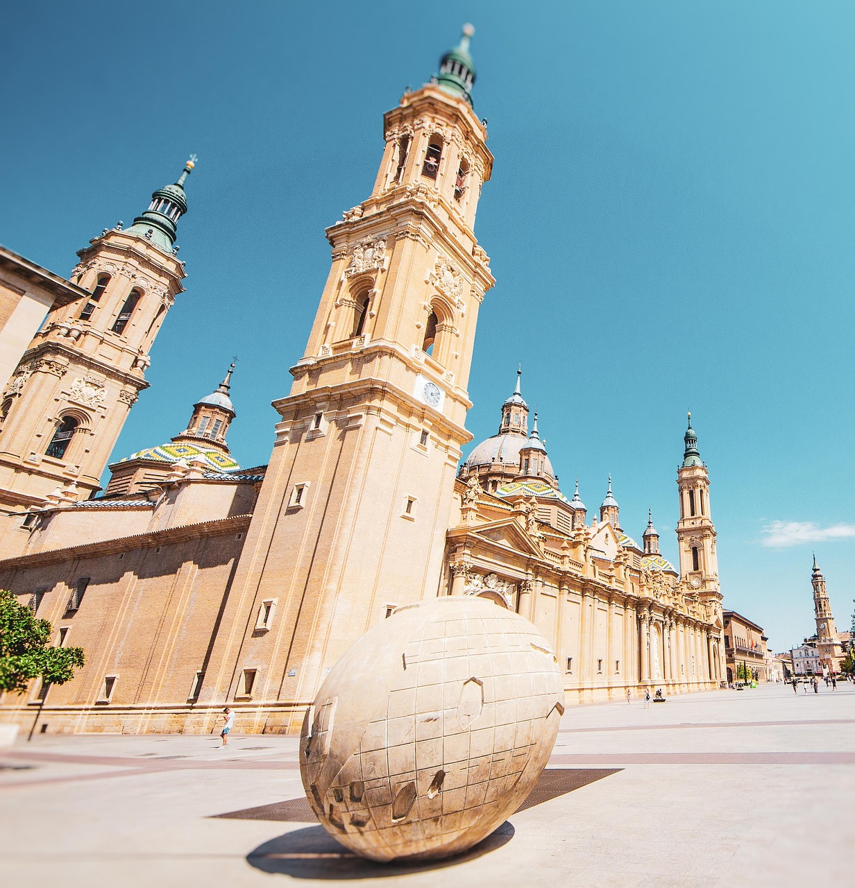 100,000+ Free Red Zaragoza & Red Images - Pixabay