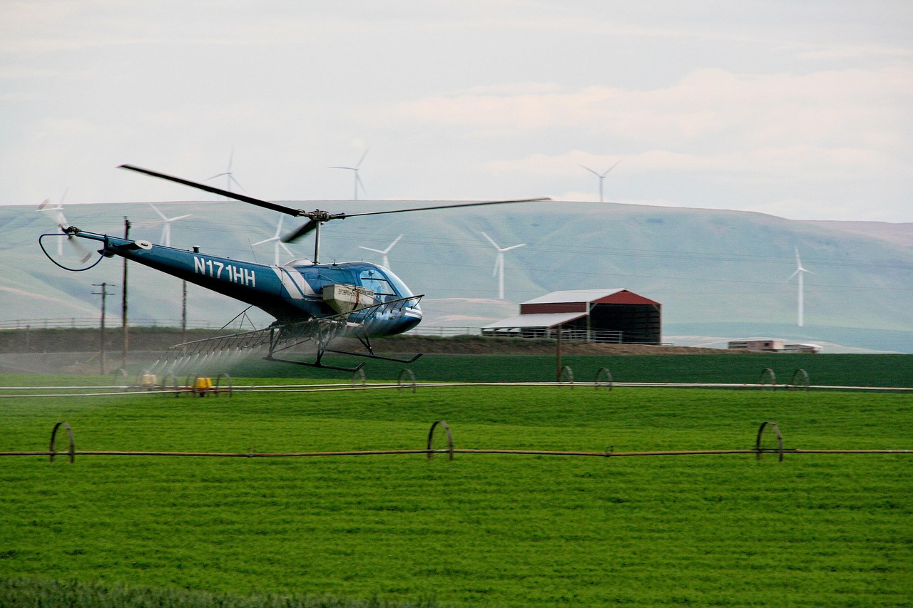 Helicopter Spraying Farming - Free photo on Pixabay - Pixabay
