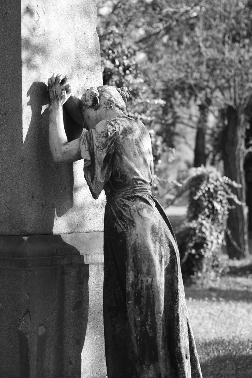 2,000+ Free Grief & Graveyard Photos - Pixabay