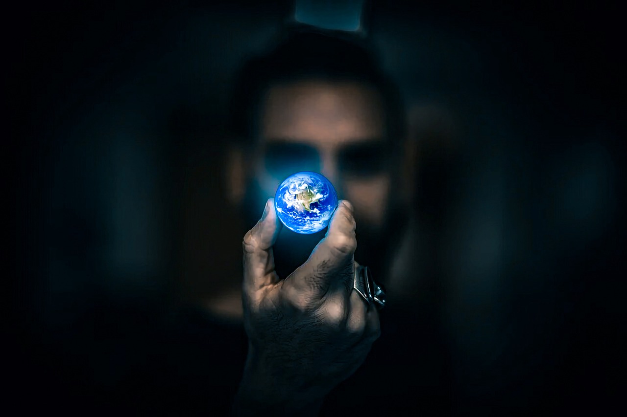 20,000+ Free Hand Earth & Earth Images - Pixabay