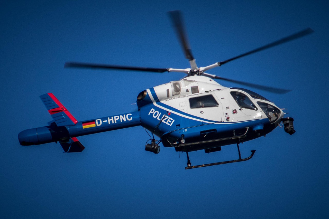 Peste 30.000 de imagini gratuite cu Elicopter Albastru și Elicopter ...