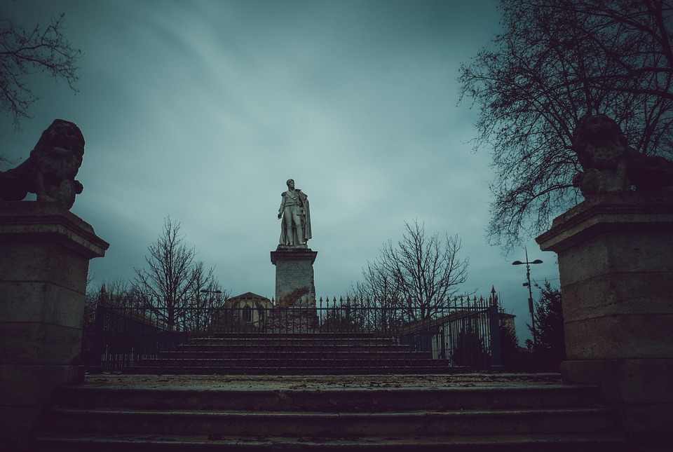 Statue Place Nuages - Photo gratuite sur Pixabay