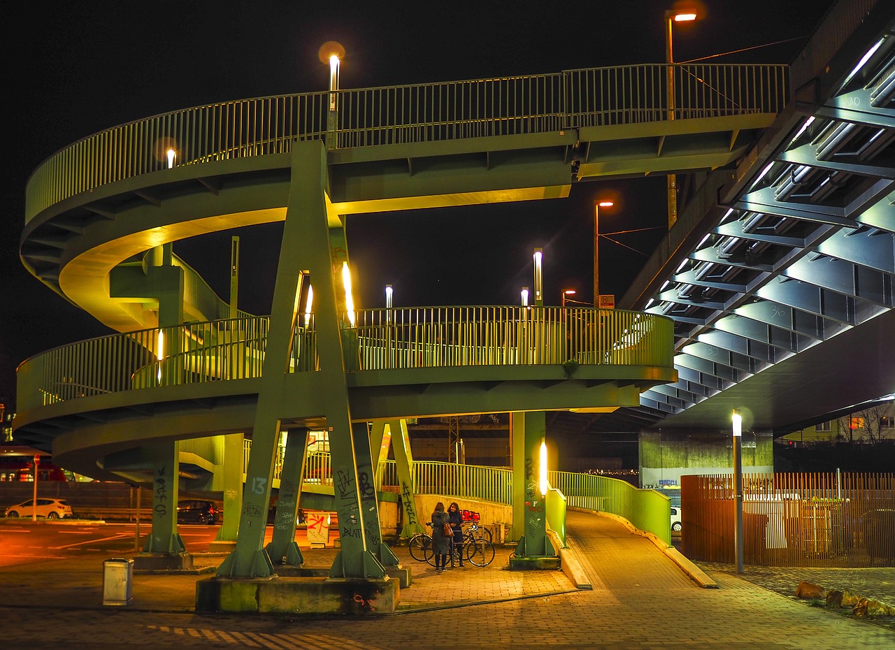 100+ Free Urban Pedestrian Bridge & Bridge Images - Pixabay