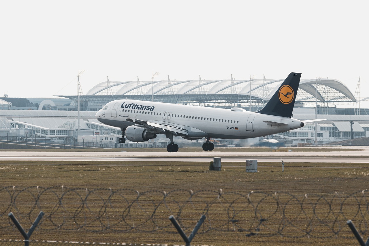 100+ Free Lufthansa & Plane Images - Pixabay