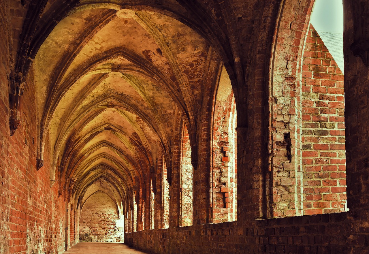 40,000+ Free Scenic Cloister & Cloister Images - Pixabay
