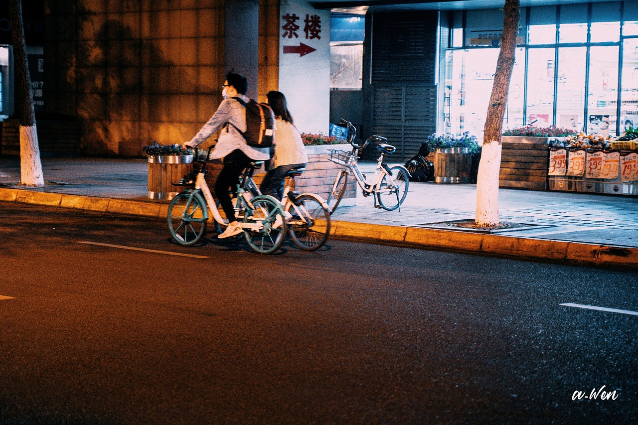 Night Rider Paar-Reiten Fahrräder - Kostenloses Foto auf Pixabay - Pixabay
