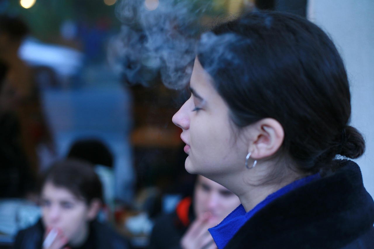 Fumeur Fille Cigarette - Photo gratuite sur Pixabay - Pixabay