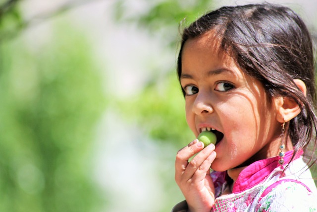 Kid Girl Eating - Free photo on Pixabay - Pixabay