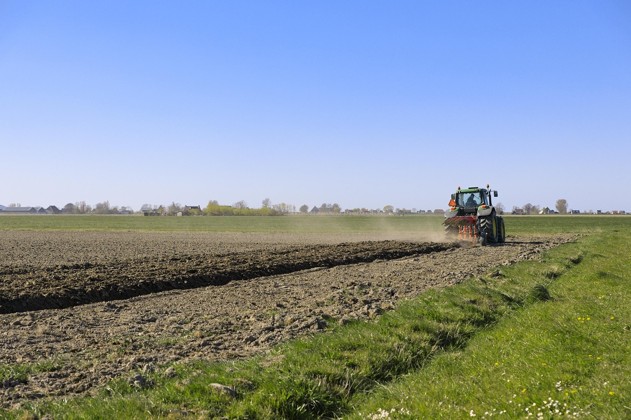 500+ Free Plow & Tractor Images - Pixabay