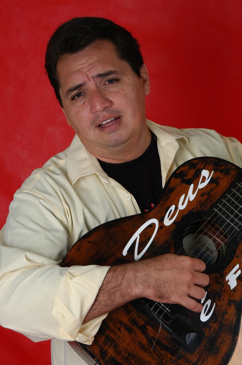 Mauro Sergio Suara Dan Gitar - Foto gratis di Pixabay