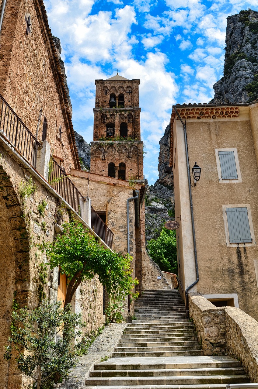 Fabelhafte Moustiers Sainte Marie Frankreich Bilder