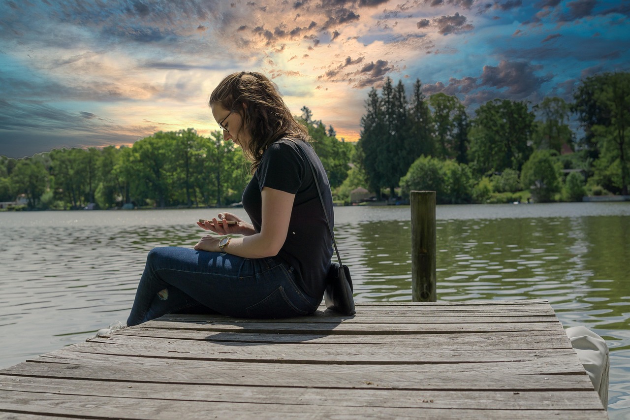 Girl Lake Web - Free photo on Pixabay