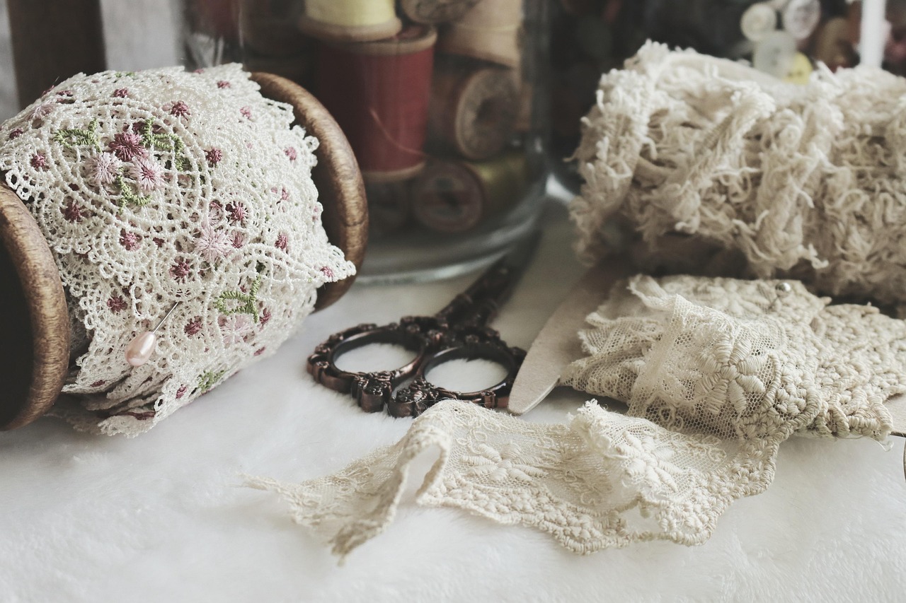 Vintage Lace Sewing Scissors - Free photo on Pixabay - Pixabay