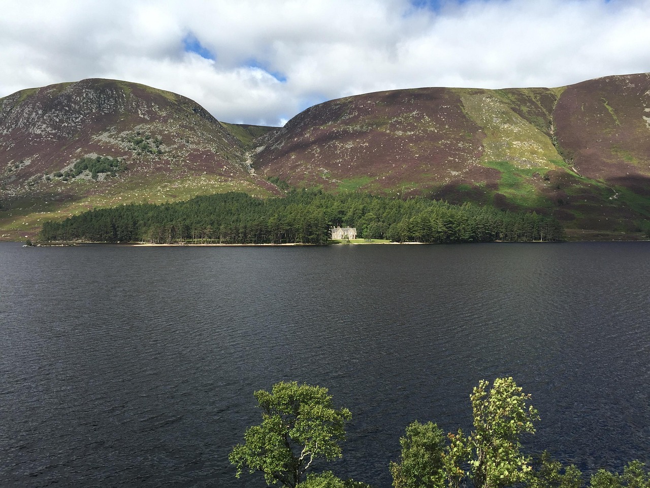 Queen Victoria'S House Loch Muick - Free photo on Pixabay - Pixabay