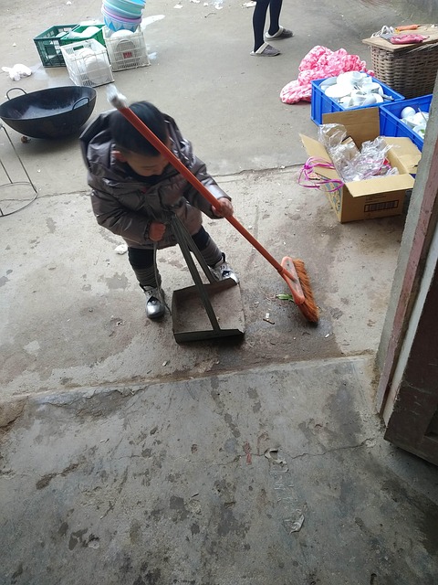 Child Sweep The Floor - Free photo on Pixabay - Pixabay