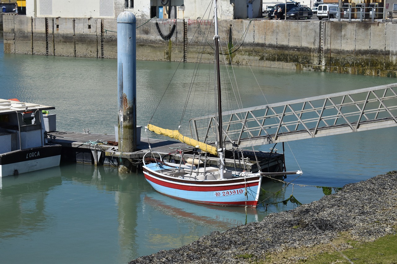 70+ Free Pontoon Boat & Pontoon Images - Pixabay
