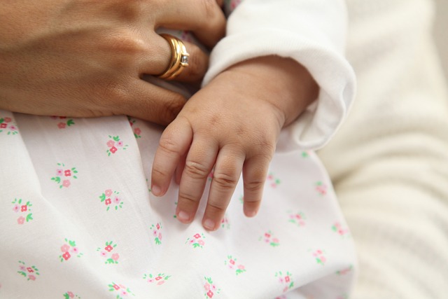Bayi Tangan Ibu - Foto gratis di Pixabay - Pixabay
