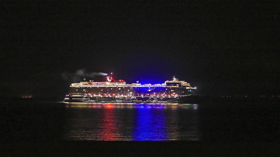 Cruise Ship Night Elbe - Free photo on Pixabay