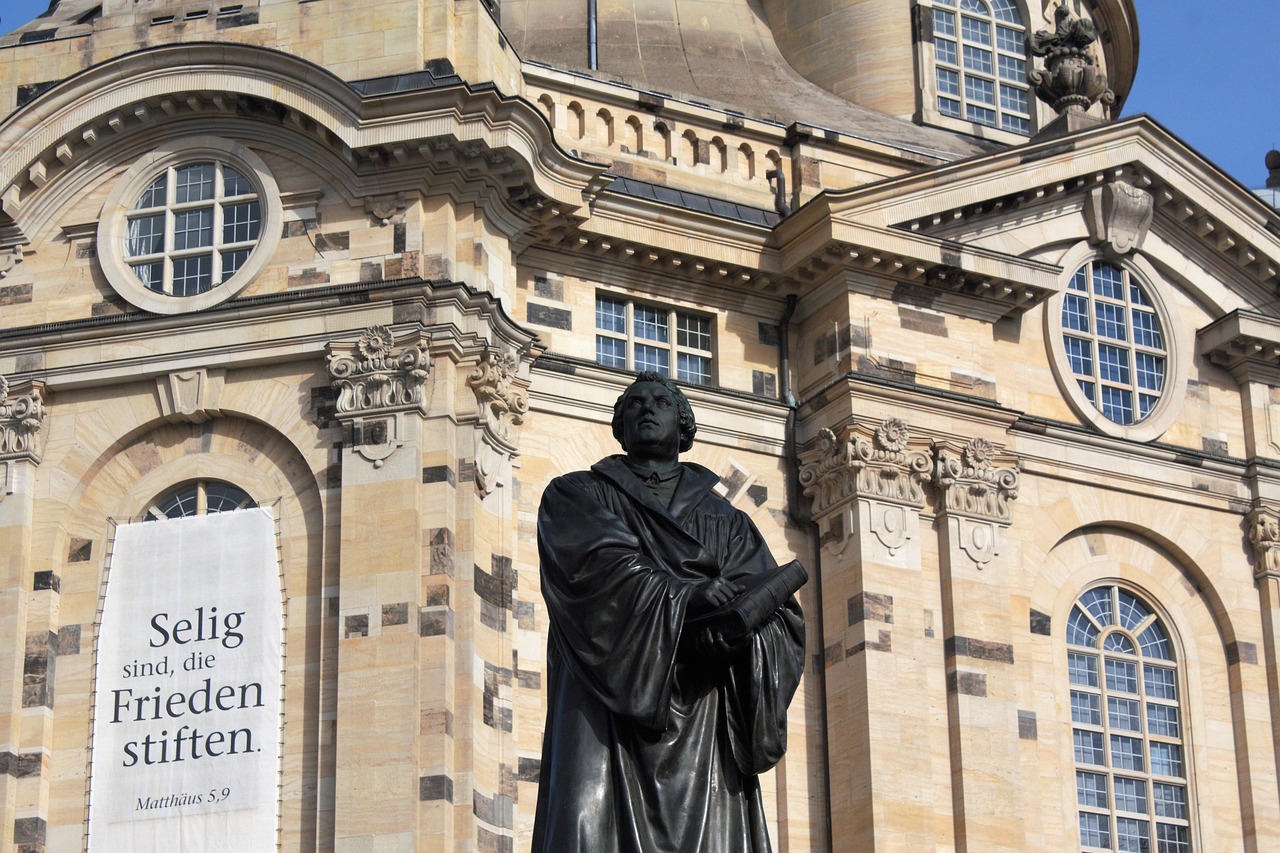 Nainen Kirkko Martin Luther - Ilmainen valokuva Pixabayssa - Pixabay
