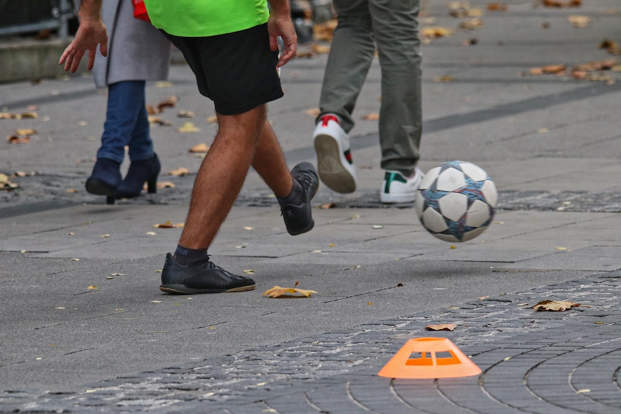 Futebol De Rua Jogador - Foto gratuita no Pixabay - Pixabay