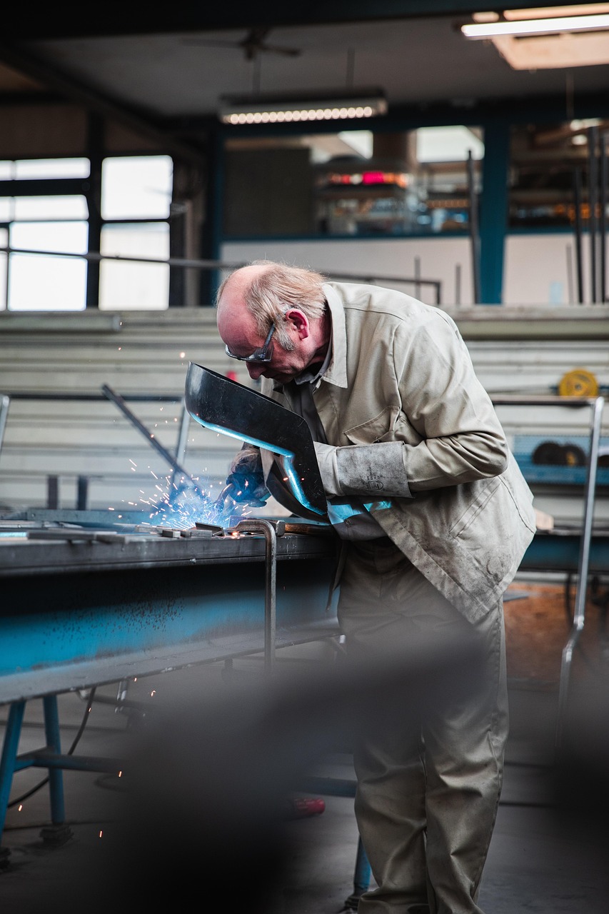 20,000+ Free Man Welding & Welding Images - Pixabay