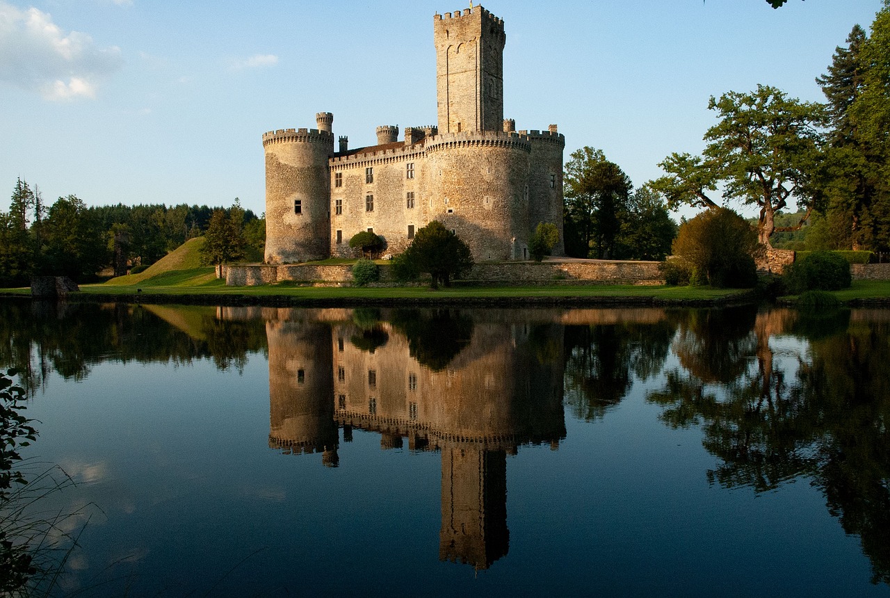 Castle Pond Moated - Free photo on Pixabay