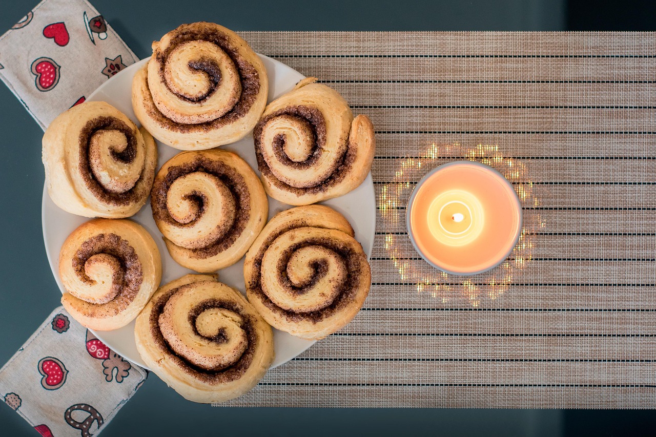 2+ Free Cinnamonroll & Cinnamon Roll Photos - Pixabay
