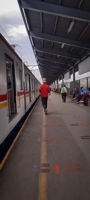 Railway Train Platform - Free photo on Pixabay