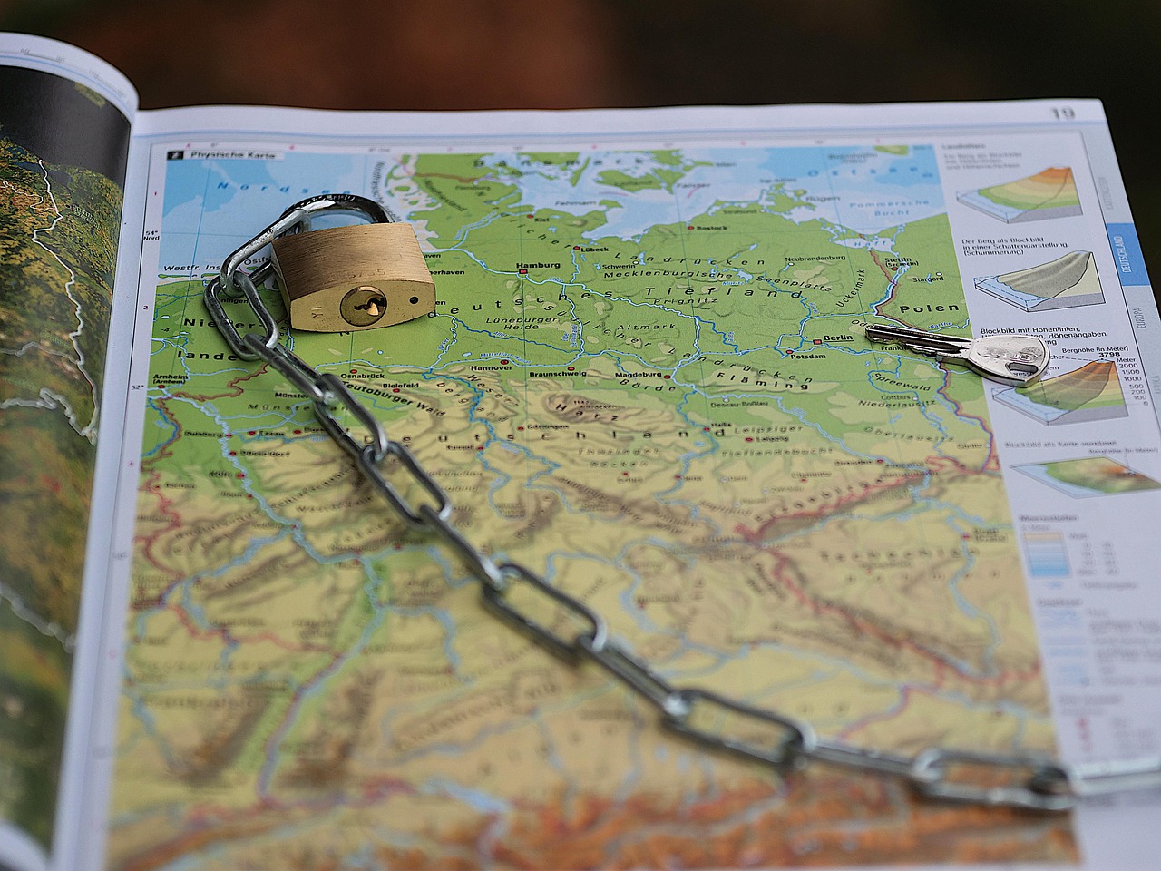 Map Chain Lock - Free photo on Pixabay - Pixabay