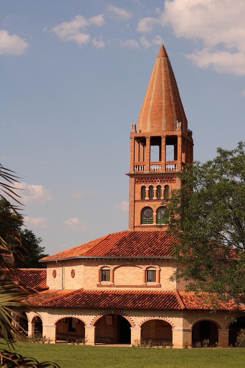 Church Building Facade Retreat - Free photo on Pixabay - Pixabay
