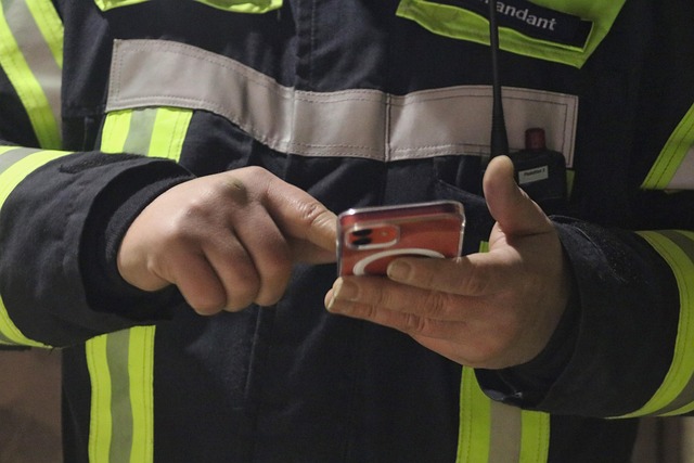 Fire Fighters Mobile Phone - Free photo on Pixabay