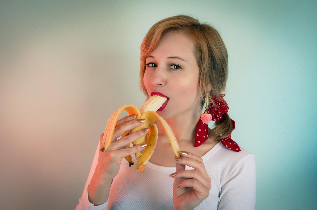 Plátano Mujer Joven Comiendo Foto Gratis En Pixabay Pixabay