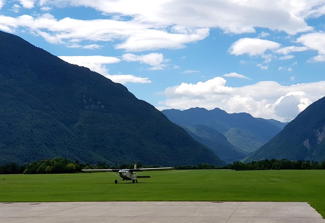Avion Sur Le Terrain Montagnes - Photo gratuite sur Pixabay - Pixabay