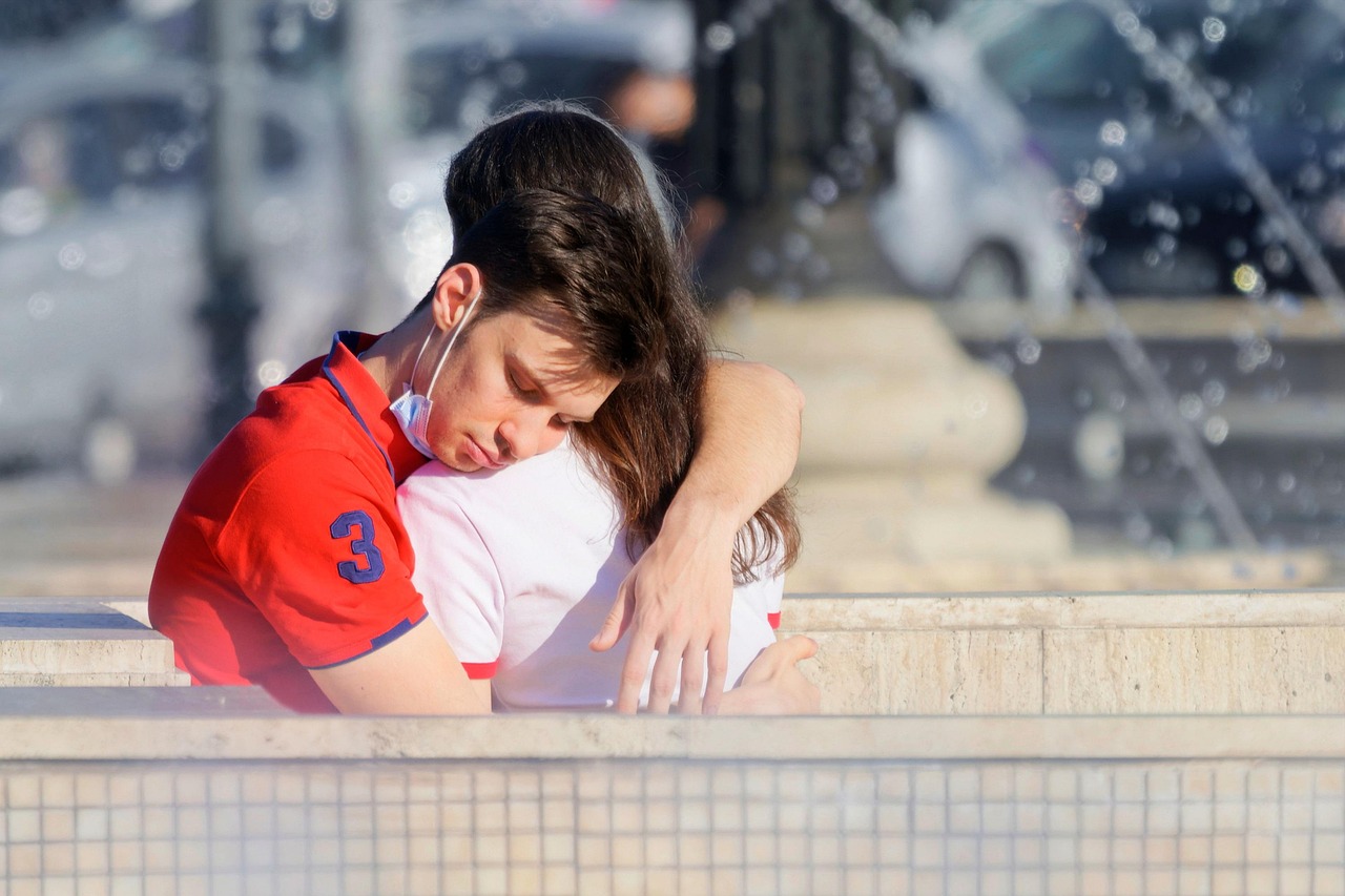 1,000+ Free Hug & Couple Photos - Pixabay