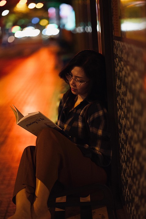 Woman Street Reading - Free photo on Pixabay - Pixabay